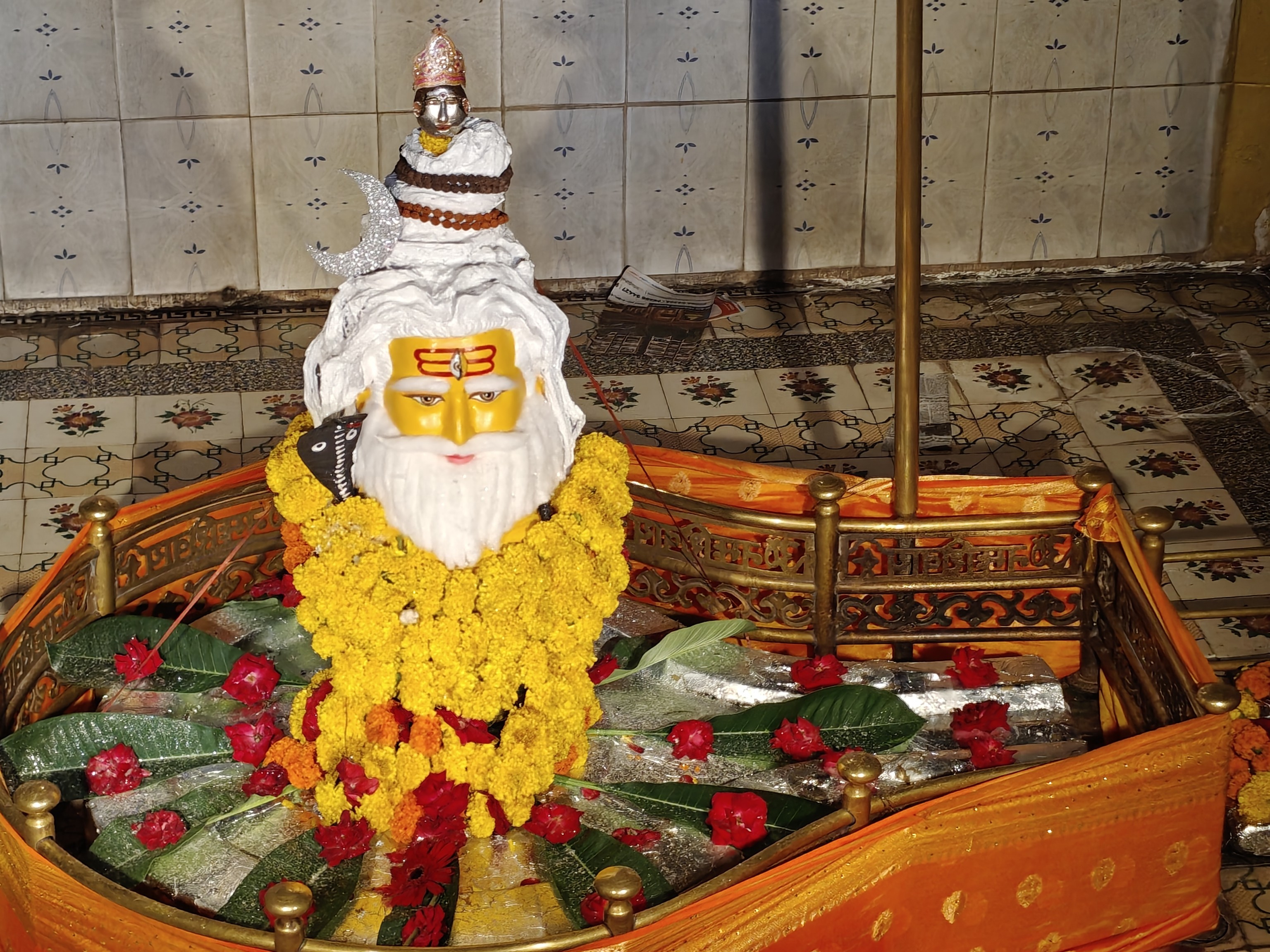 Bholenath is adorned as Vriddheshwar Mahadev in Shankar temple | शंकर मंदिर में वृद्धेश्वर ...