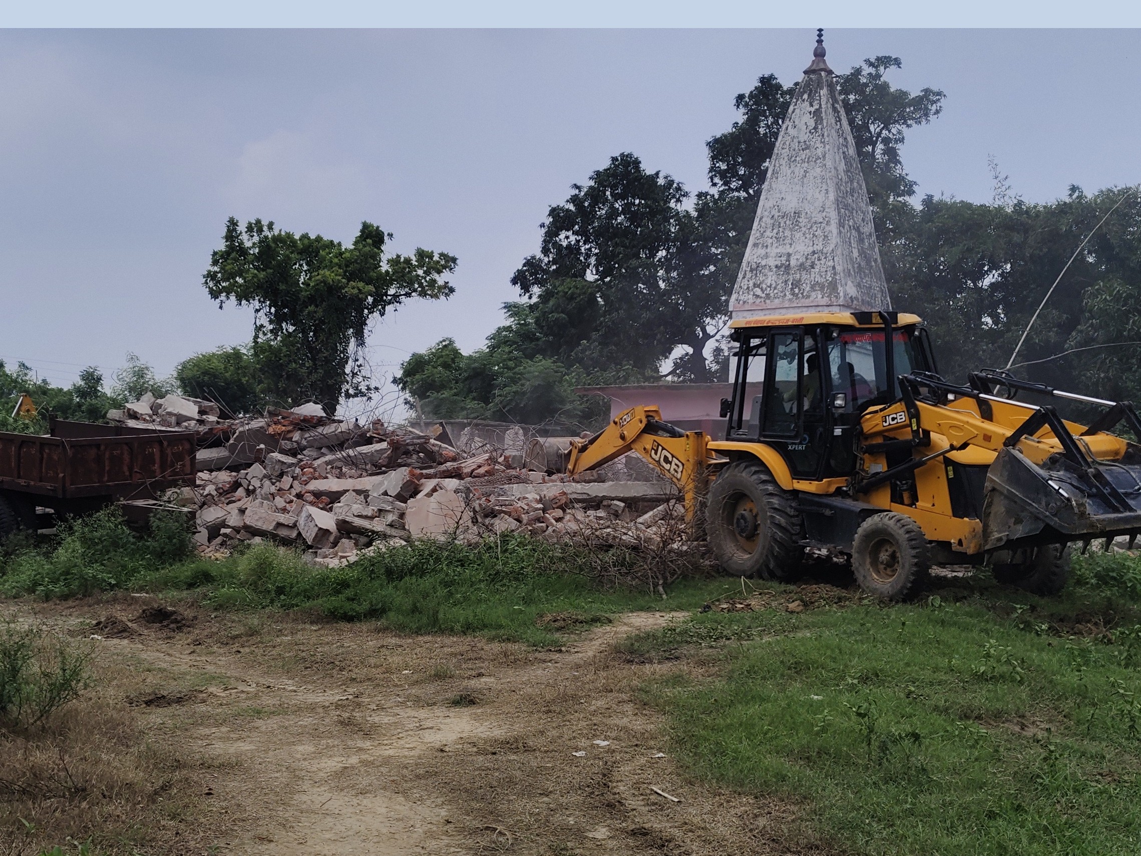 Illegal occupation of village society's land in Setha village