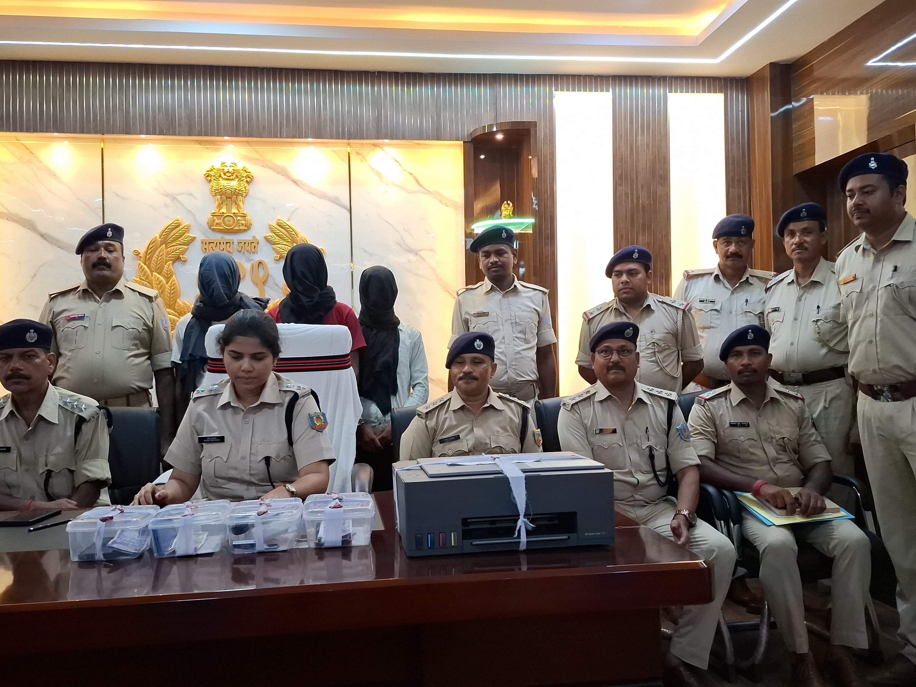 Fake currency printing gang busted in Pakur | पाकुड़ में जाली नोट छापने ...