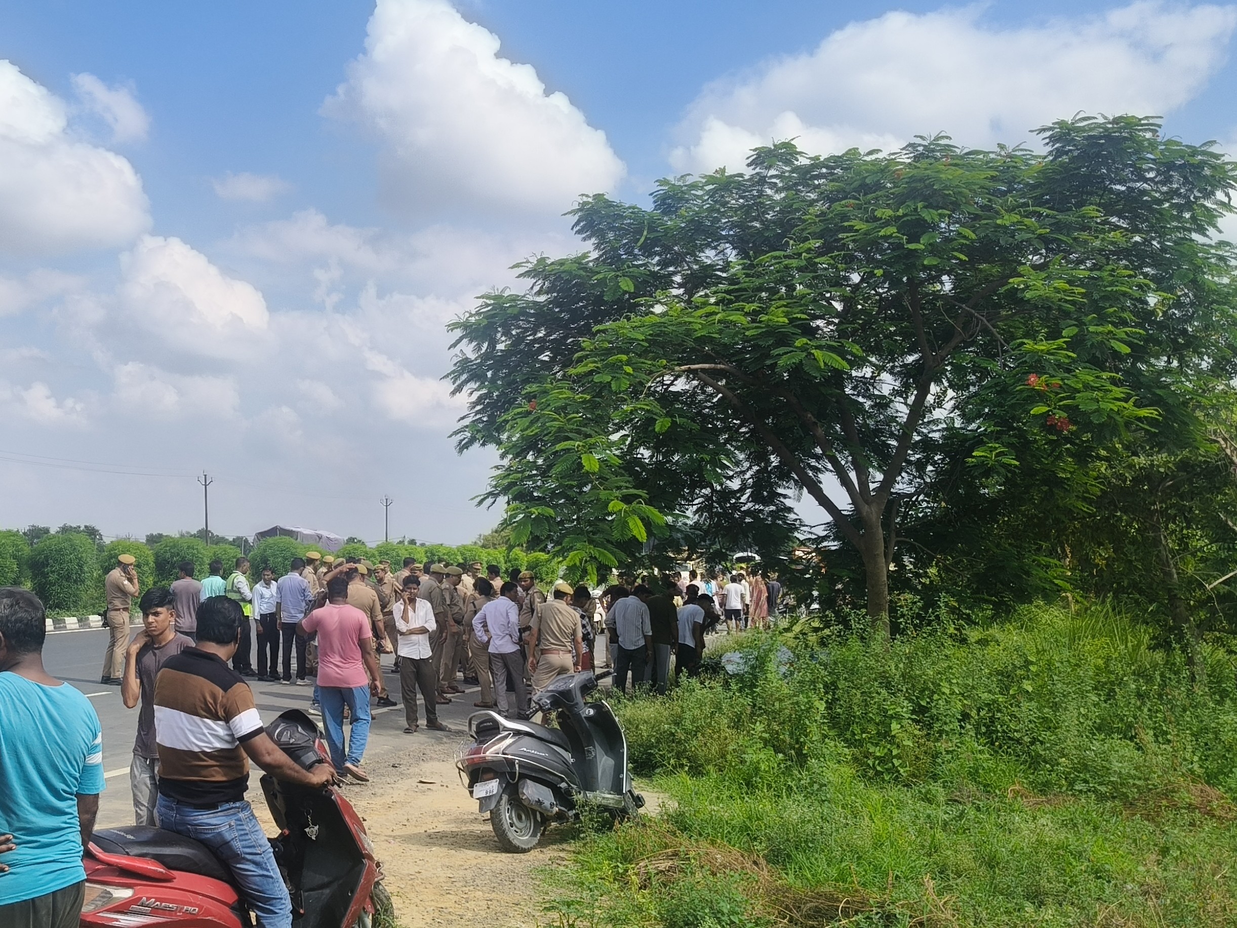 2 youths died in a road accident in Bulandshahr | बुलंदशहर में सड़क ...