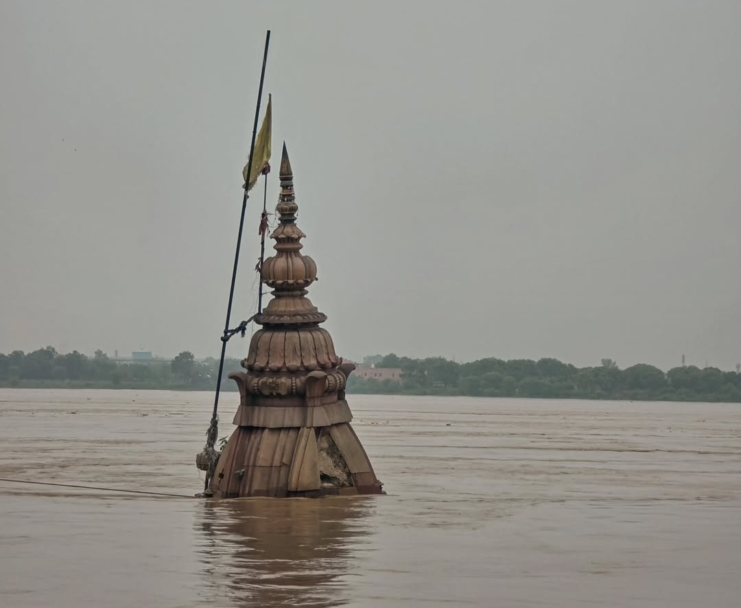 Water level is rising at the rate of 1 centimeter in Varanasi | गंगा का ...
