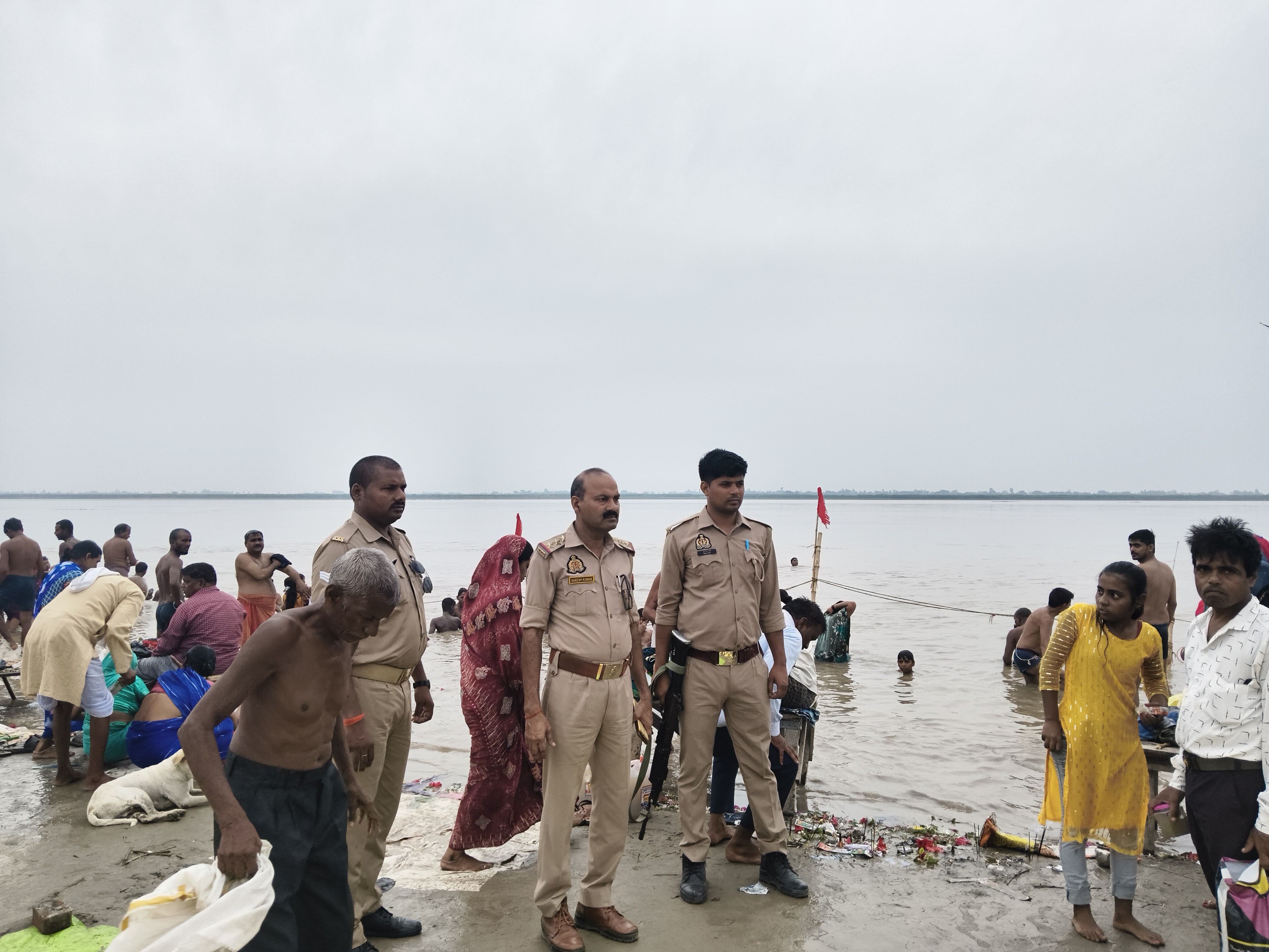 Security guard on the banks of the Saryu river in Alappur
