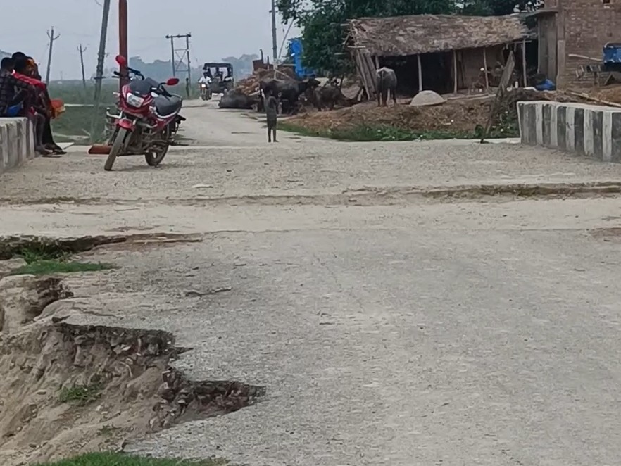 The condition of the road from Dhamara Ghat to Samharkhurd is bad ...