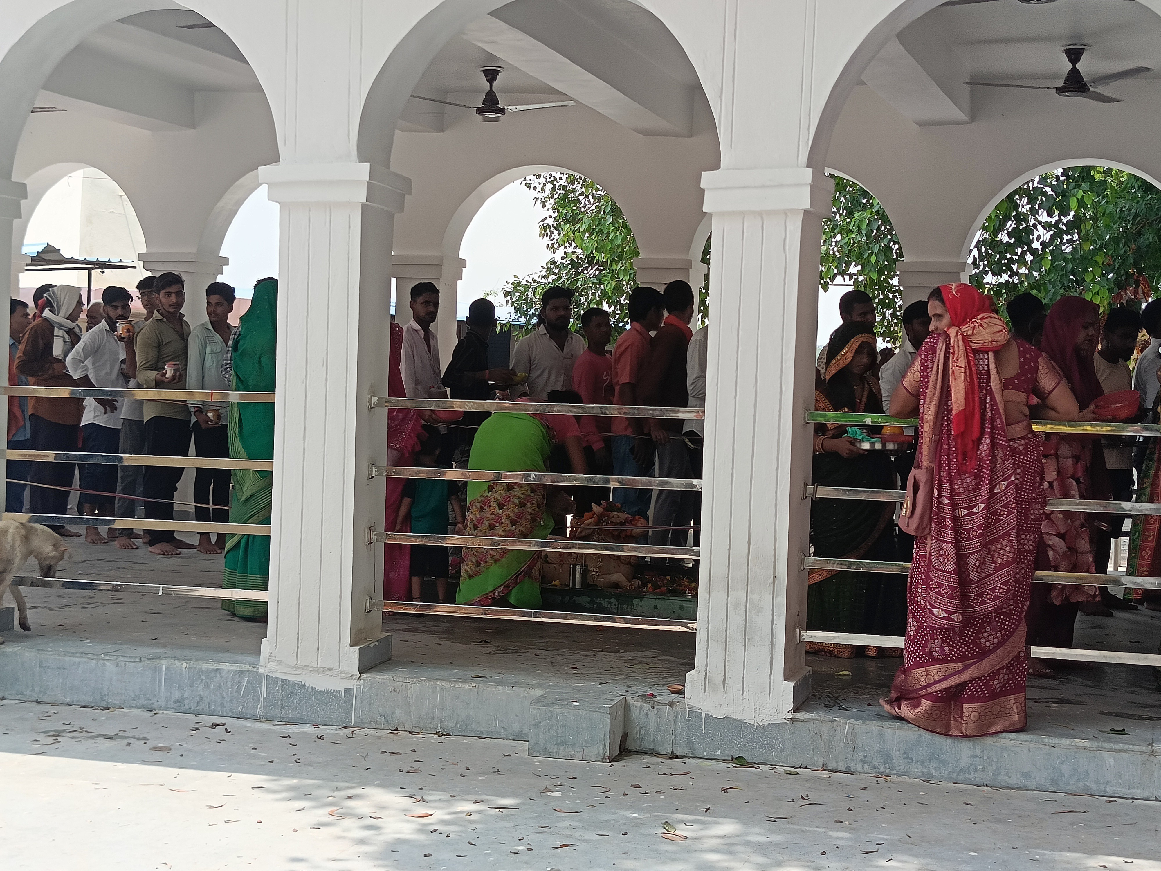 On the second Monday, devotees thronged the Diyawa Mahadev temple