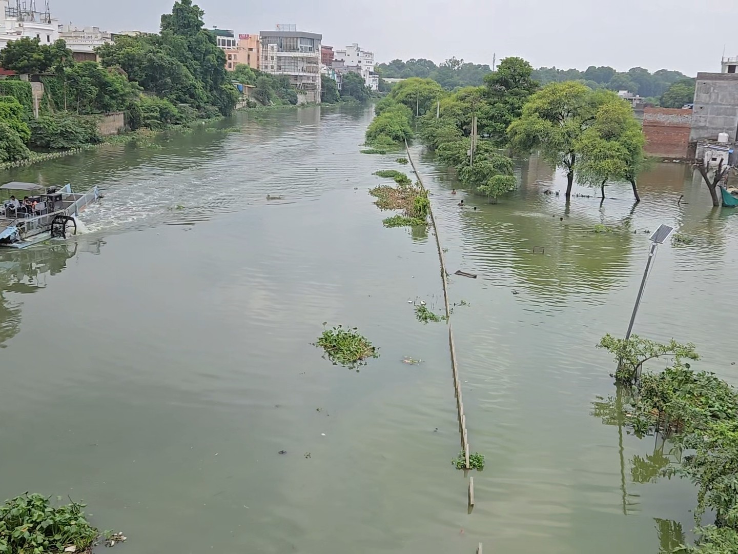 Varuna corridor submerged in Varanasi, 2000 people left their homes