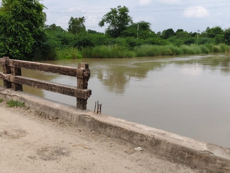 Broken culverts of Sharda Sahay Canal pose a danger | शारदा सहाय नहर की ...