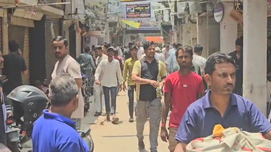 Shopkeepers in Shah Market angry on the second day | भागलपुर के शाह ...