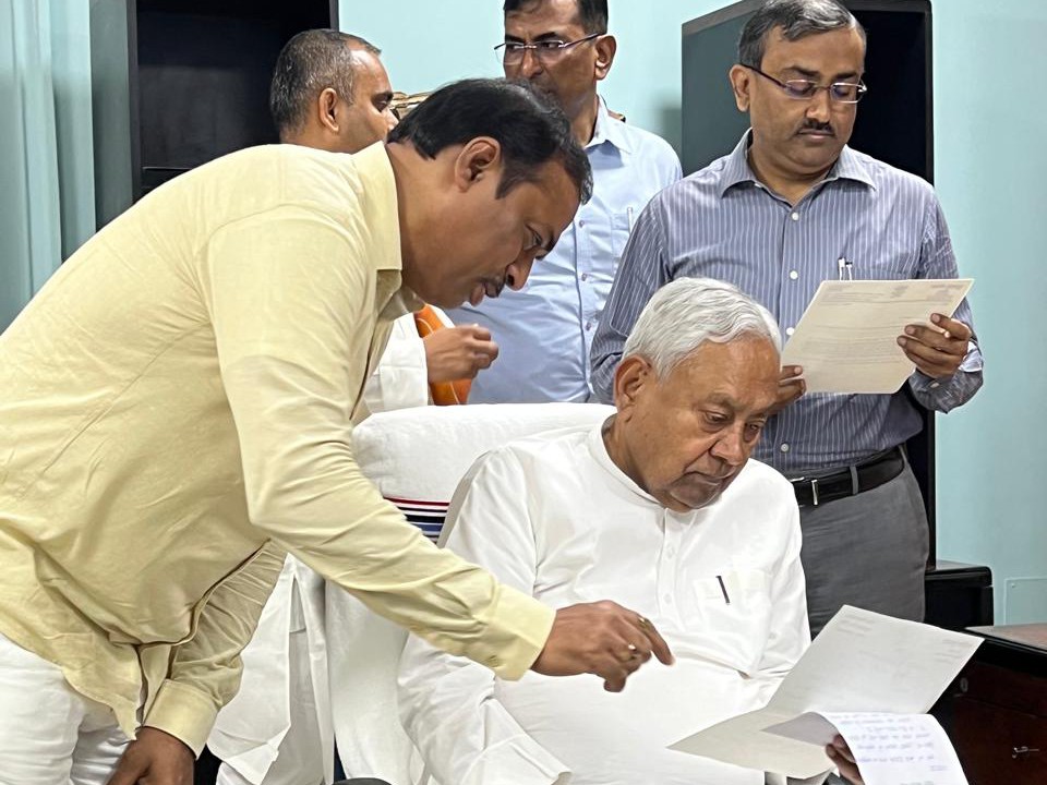 BANKA NEWS, BIHAR NEWS, Former MLA Manish Kumar met CM in Patna | पटना ...