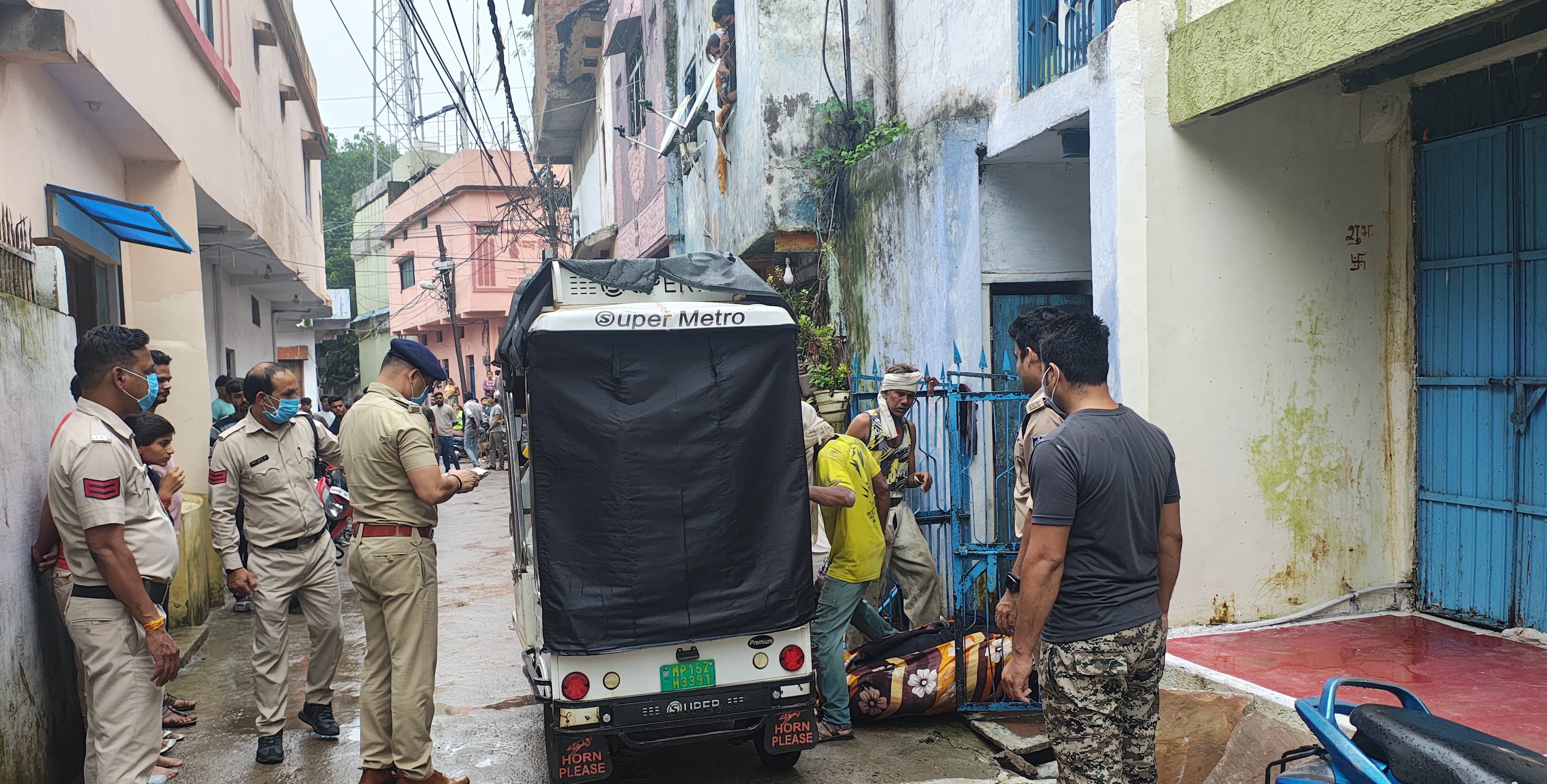 5 day old dead body found in a house in Sagar | सागर में घर में मिला 5 ...