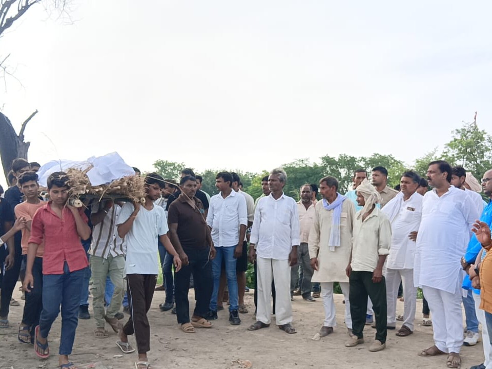 Two youths of Nagla Bhupal died in a road accident