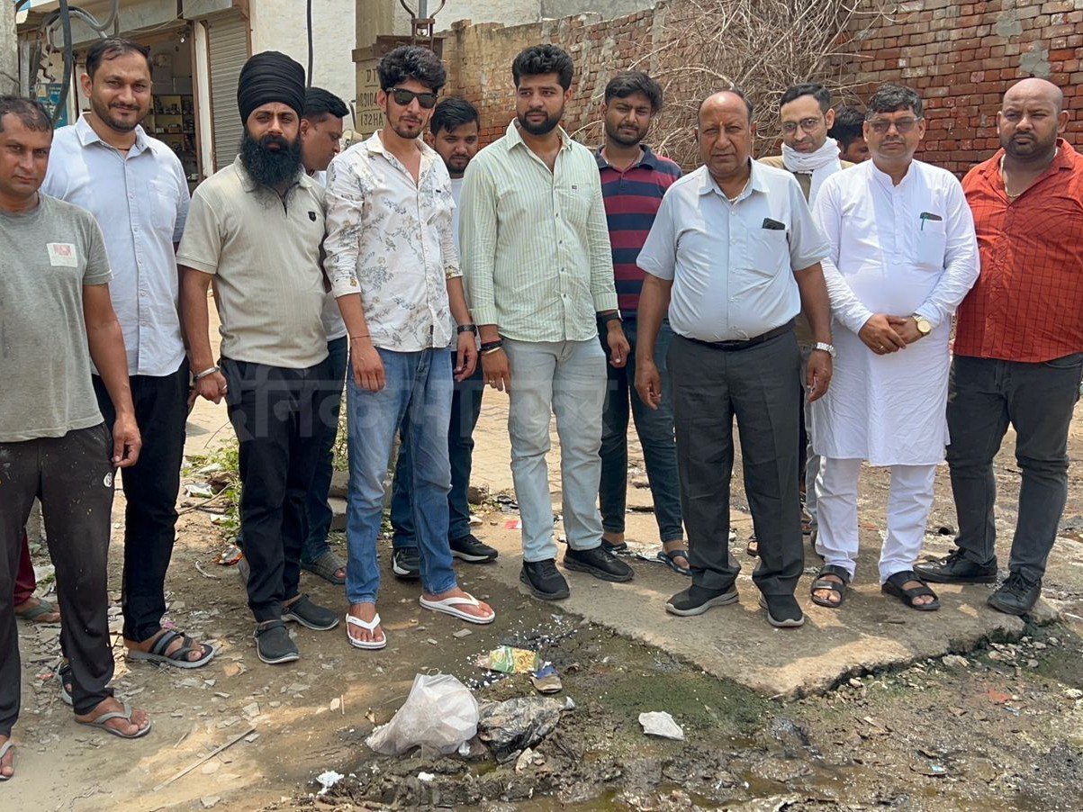 Hisar-Hansi-Old-Bus-Stand-shopkeepers-protest-against-sewage-overflow ...