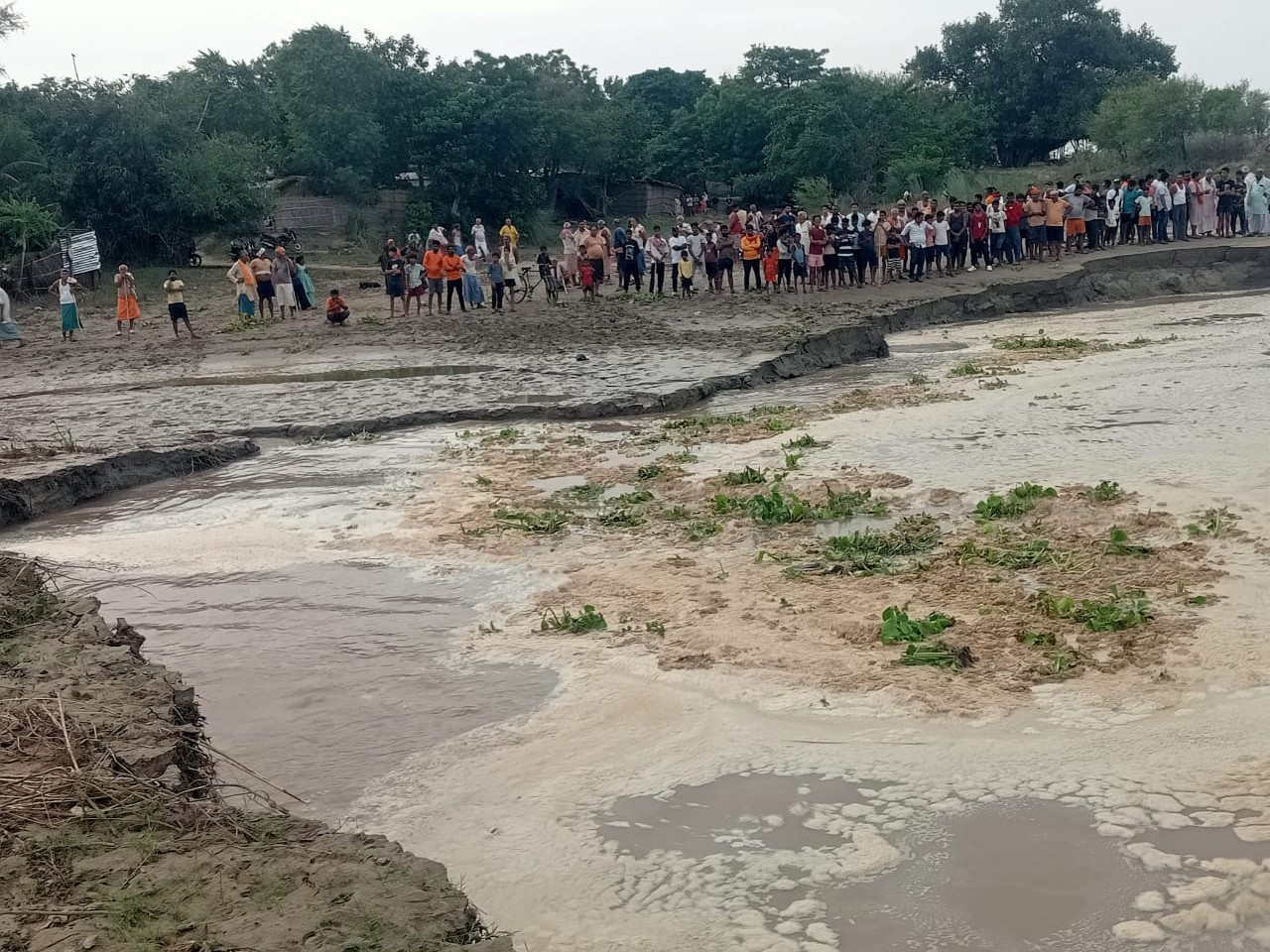 Erosion of river Ganga increased in Ballia | बलिया में गंगा नदी का कटान ...