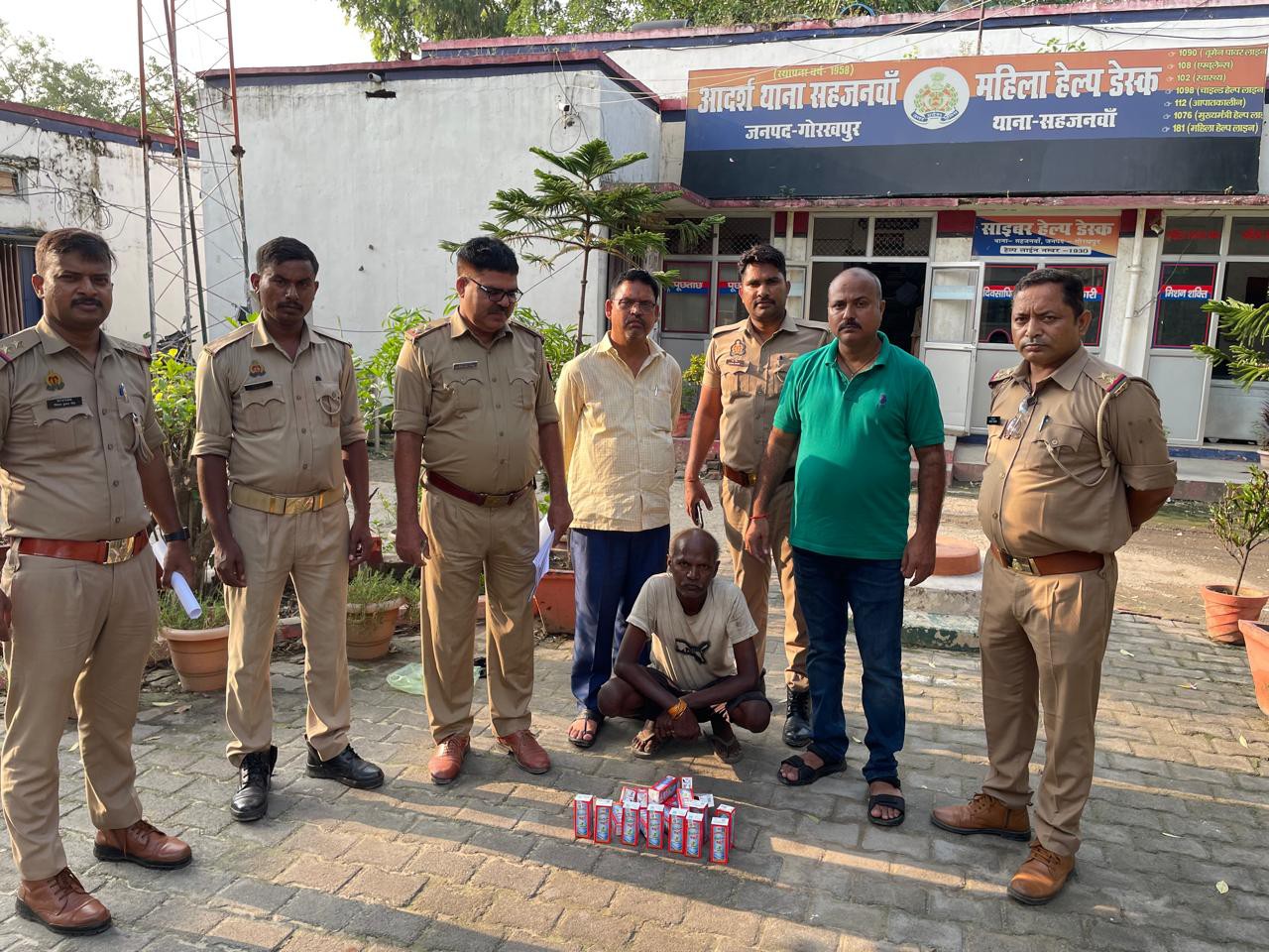 Action of the Excise team in Samadhia Chowki area of Gorakhpur ...