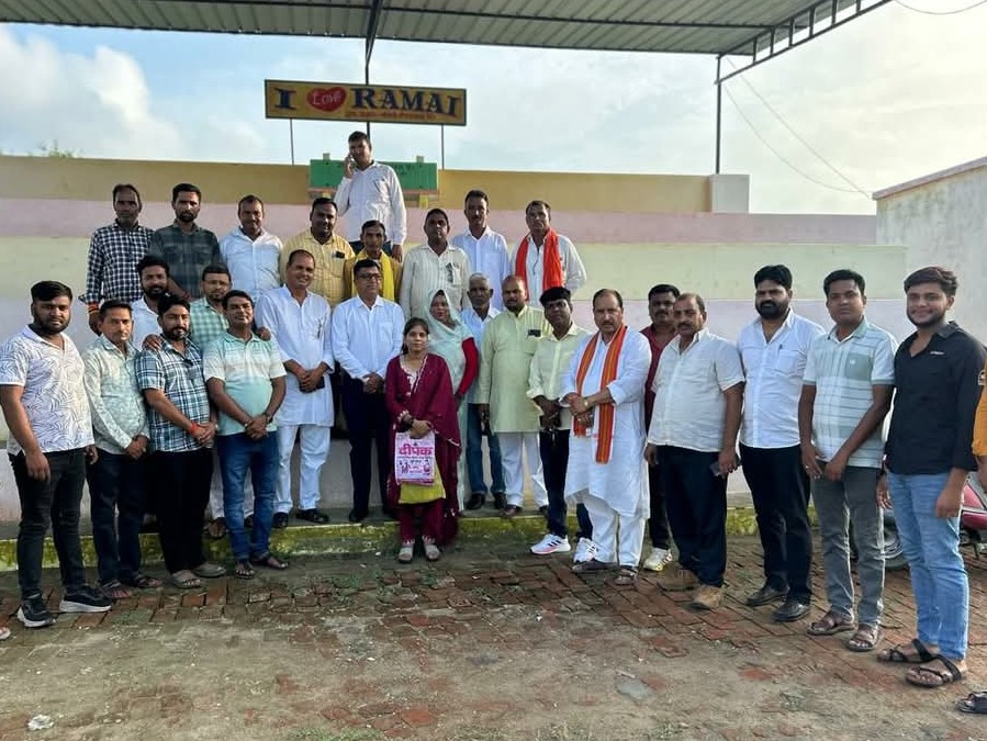 Birthday celebrated at Ramai Stadium in Amethi Tiloi | अमेठी तिलोई में ...