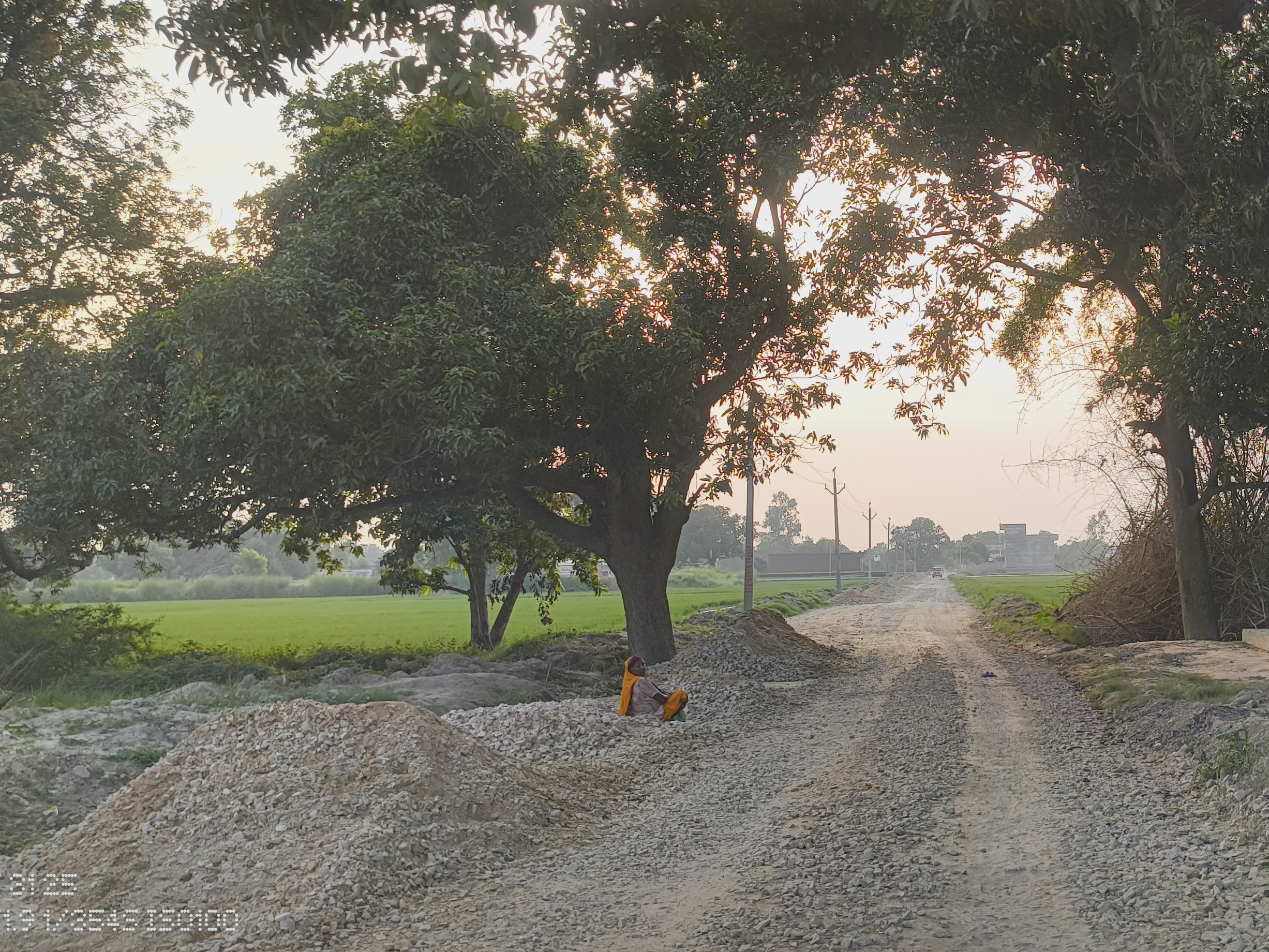 Incomplete construction on Laxmiganj-Kurthia road | लक्ष्मीगंज-कुर्थिया ...