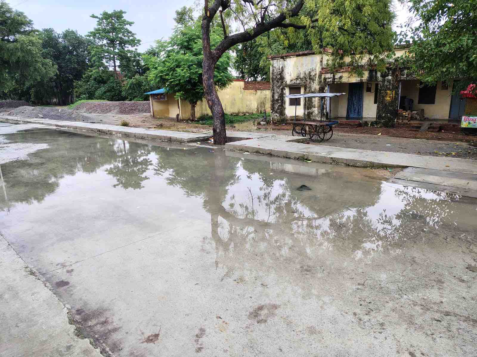 Trouble due to waterlogging near Dariyabad railway station | दरियाबाद ...
