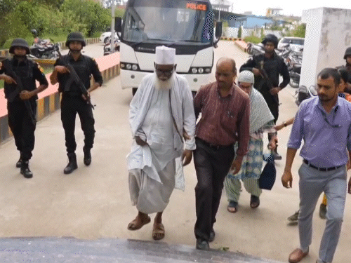 Naveen vohra gets 4 day remand from NIA court Lucknow jhangur Case ...