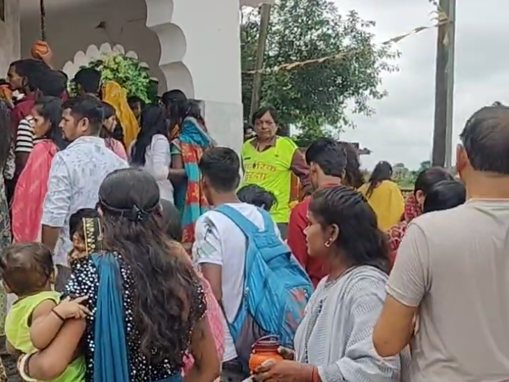 On the last Monday of Sawan, devotees flock to Shiva temples | पूर्णिया ...