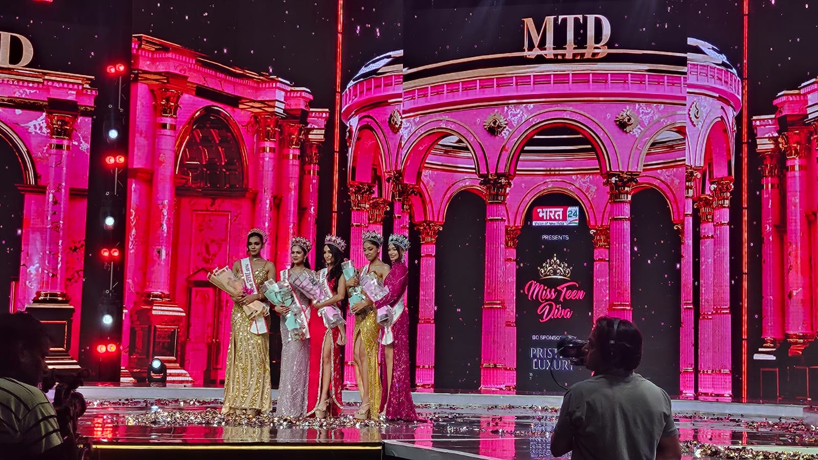 Divya Wadhwa won the title of Miss Teen Diva-2025 | जयपुर में दिव्या वाधवा ने जीता मिस टीन दिवा ...