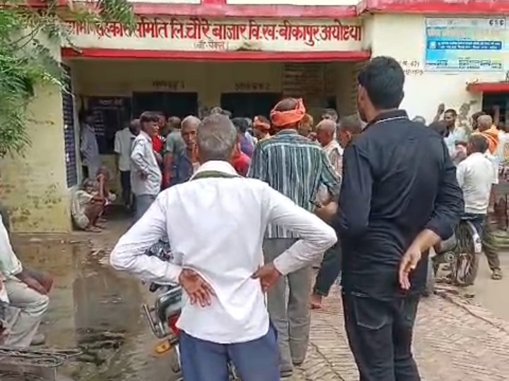 Urea distribution in Bikapur, Ayodhya