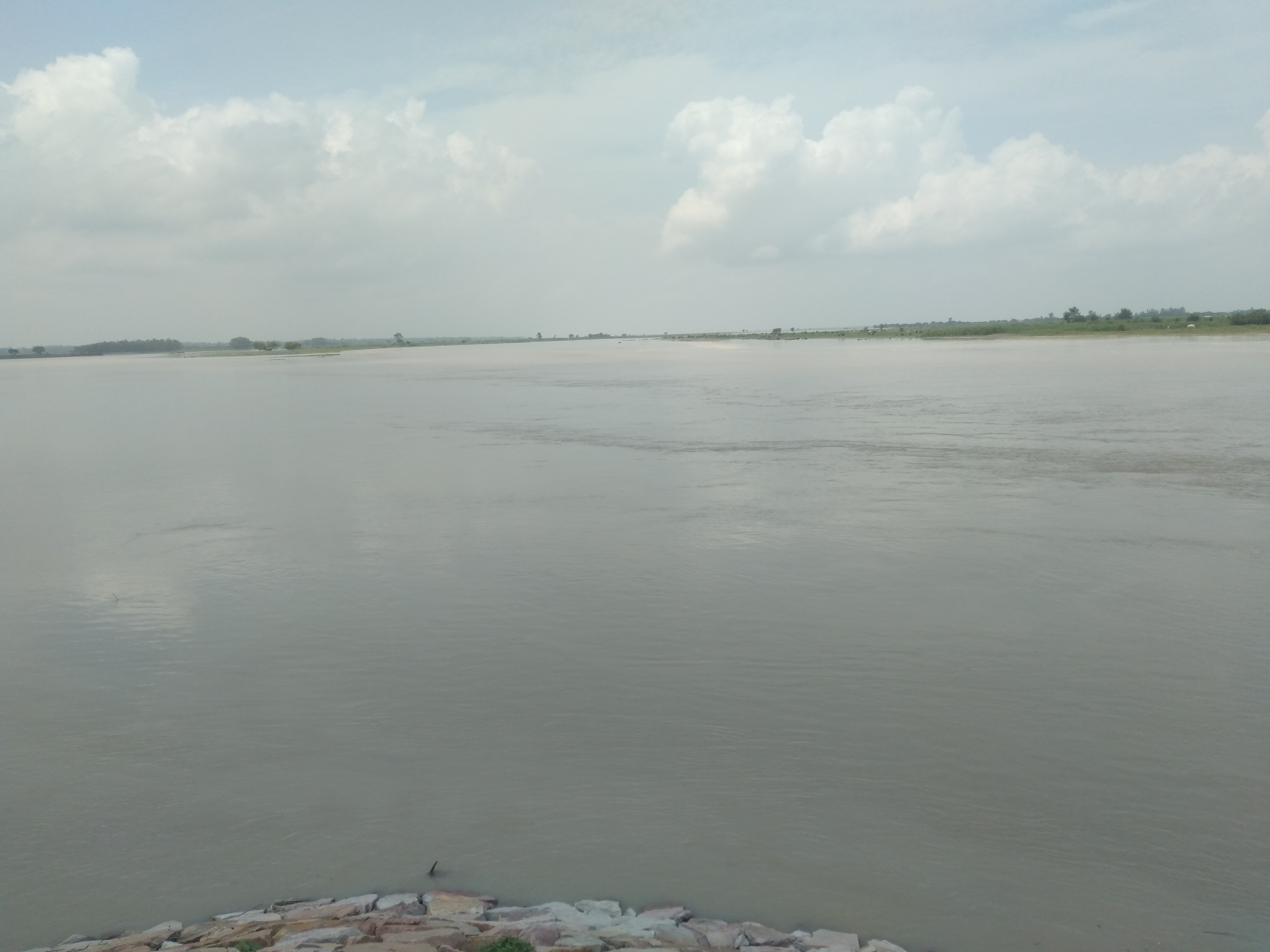 The water level of Saryu river decreased in Puredalai of Barabanki | बाराबंकी के पूरेडलई में ...
