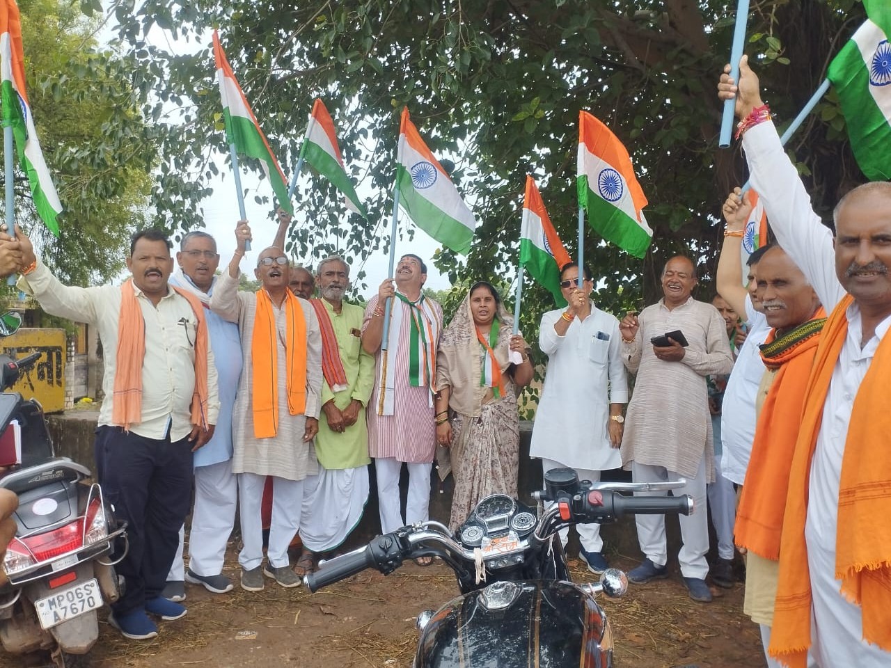 25 km long tricolor yatra taken out in Sabalgarh | सबलगढ़ में 25 किमी ...