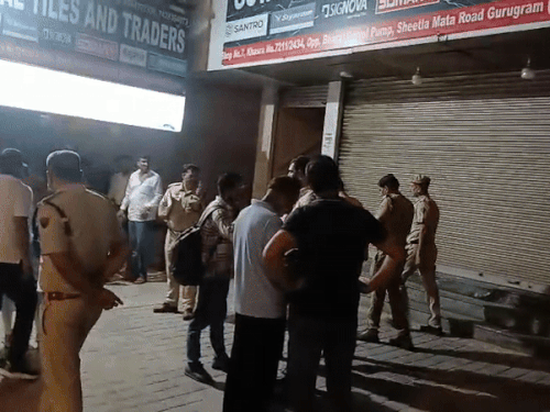 Gurugram Manappuram Gold Loan Branch Robbery at Gunpoint on Sheetla ...