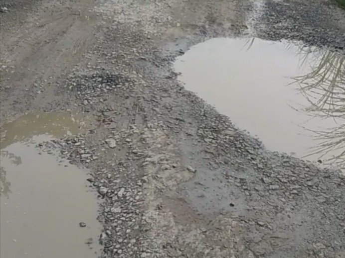 The road from Kanhau turn to Purvan has disappeared, drivers are facing ...
