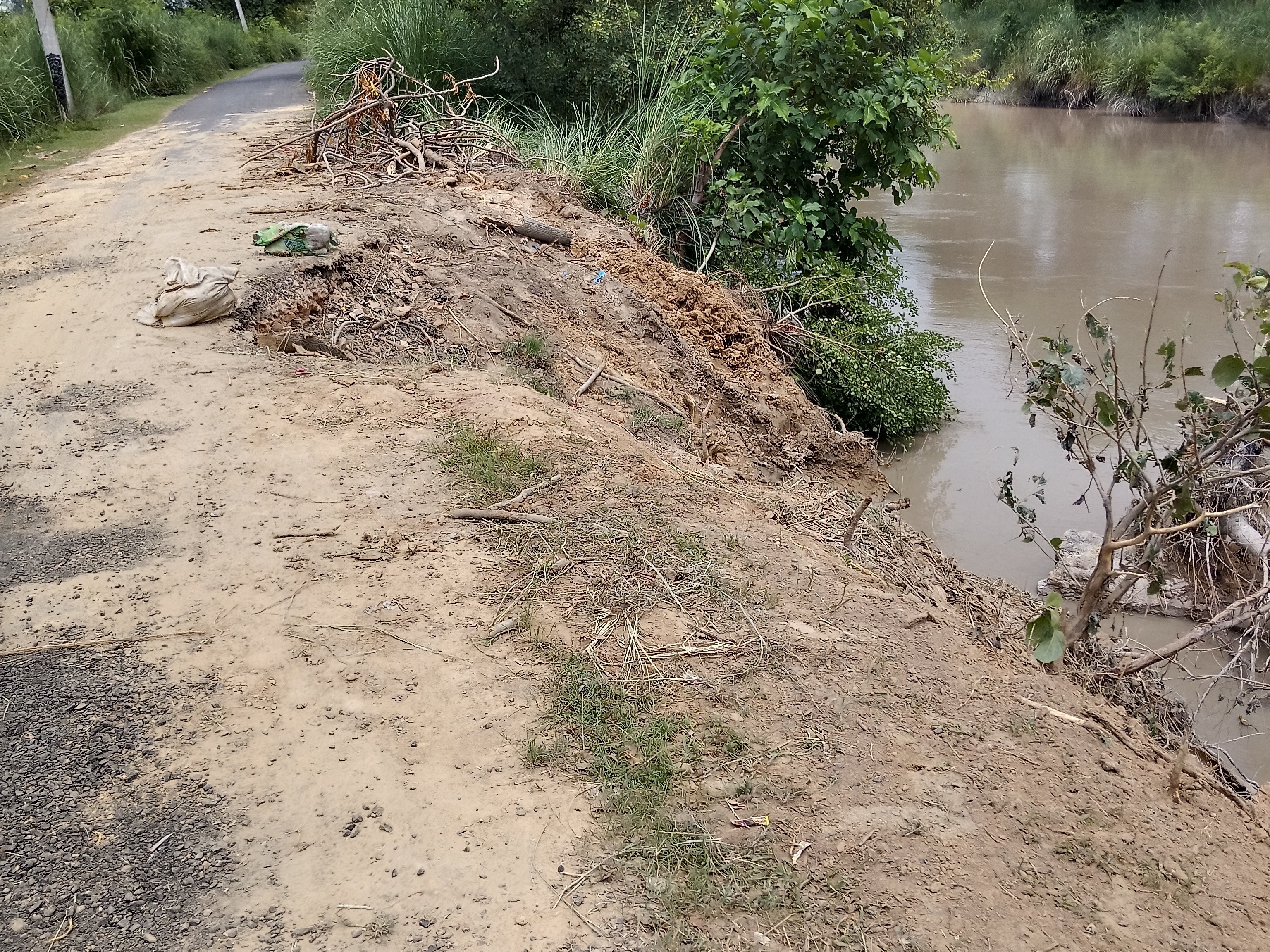 Kodaniya Patranga connecting road damaged since one month, traffic of ...