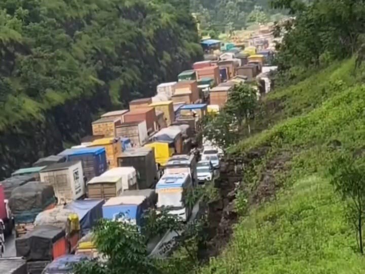 7 vehicles collided at Bheru Ghat and jammed