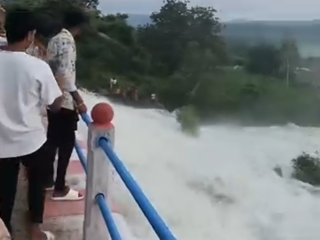 Danger due to rising water level in Dhandhraul dam