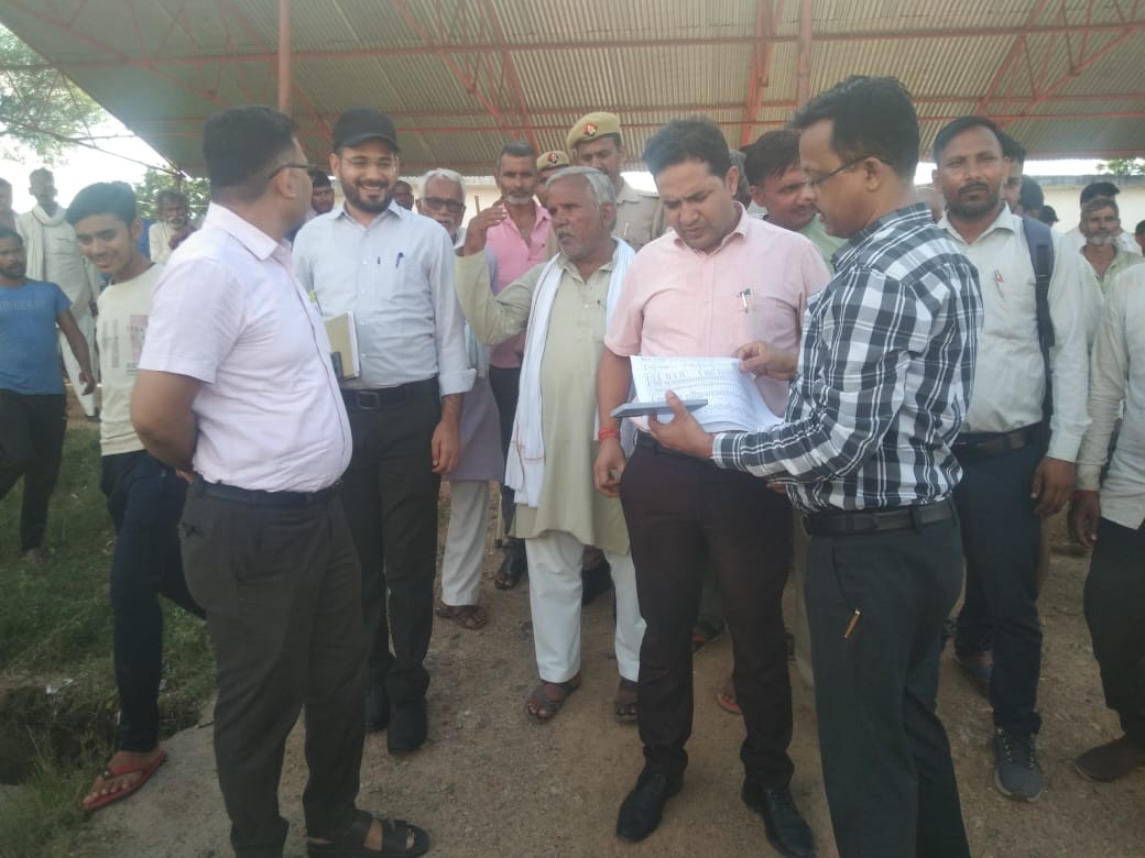 Irregularities in crop insurance in Luhari village of Charkhari