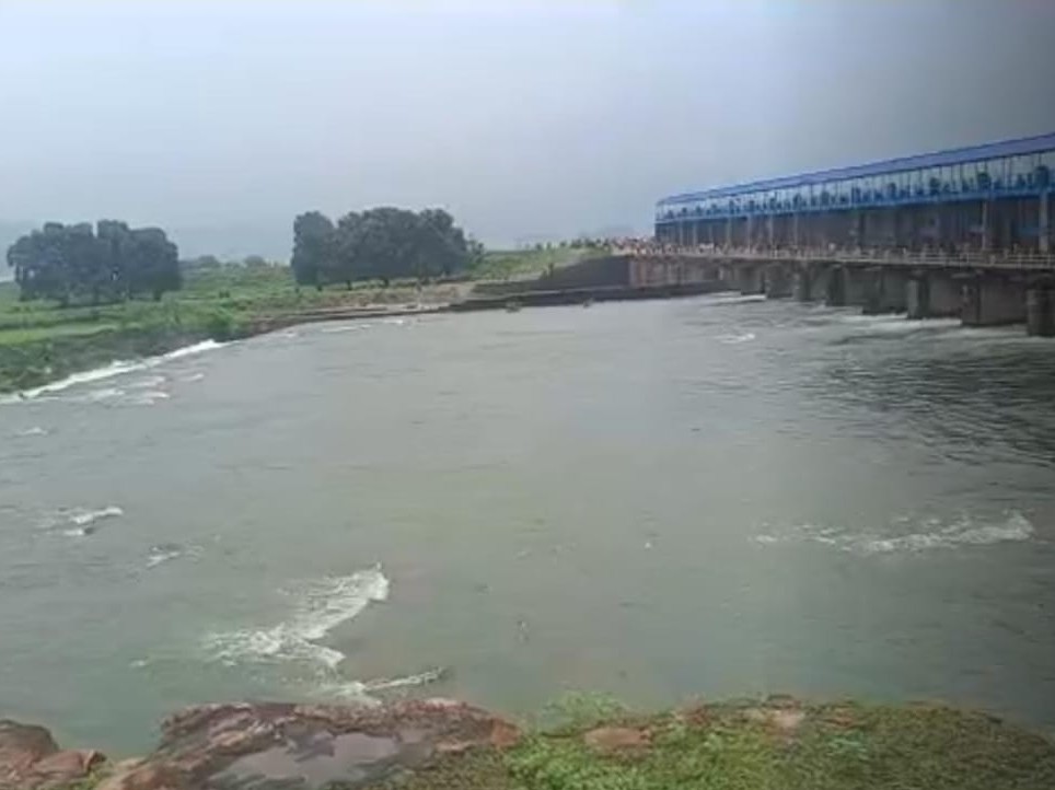 23 gates of Ahraura-Dongia dam were broken