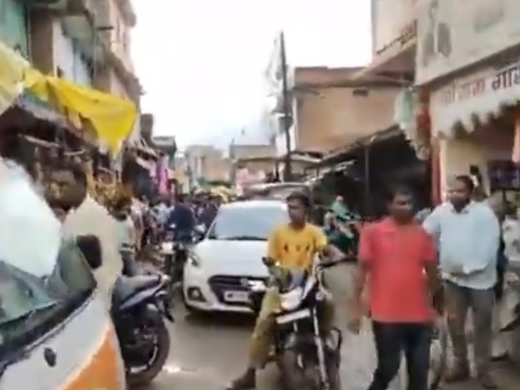 Encroachment in Majhauli caused traffic jam in the market for an hour