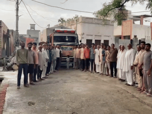 sirsa people extended help flood affected punjab ration items car ...