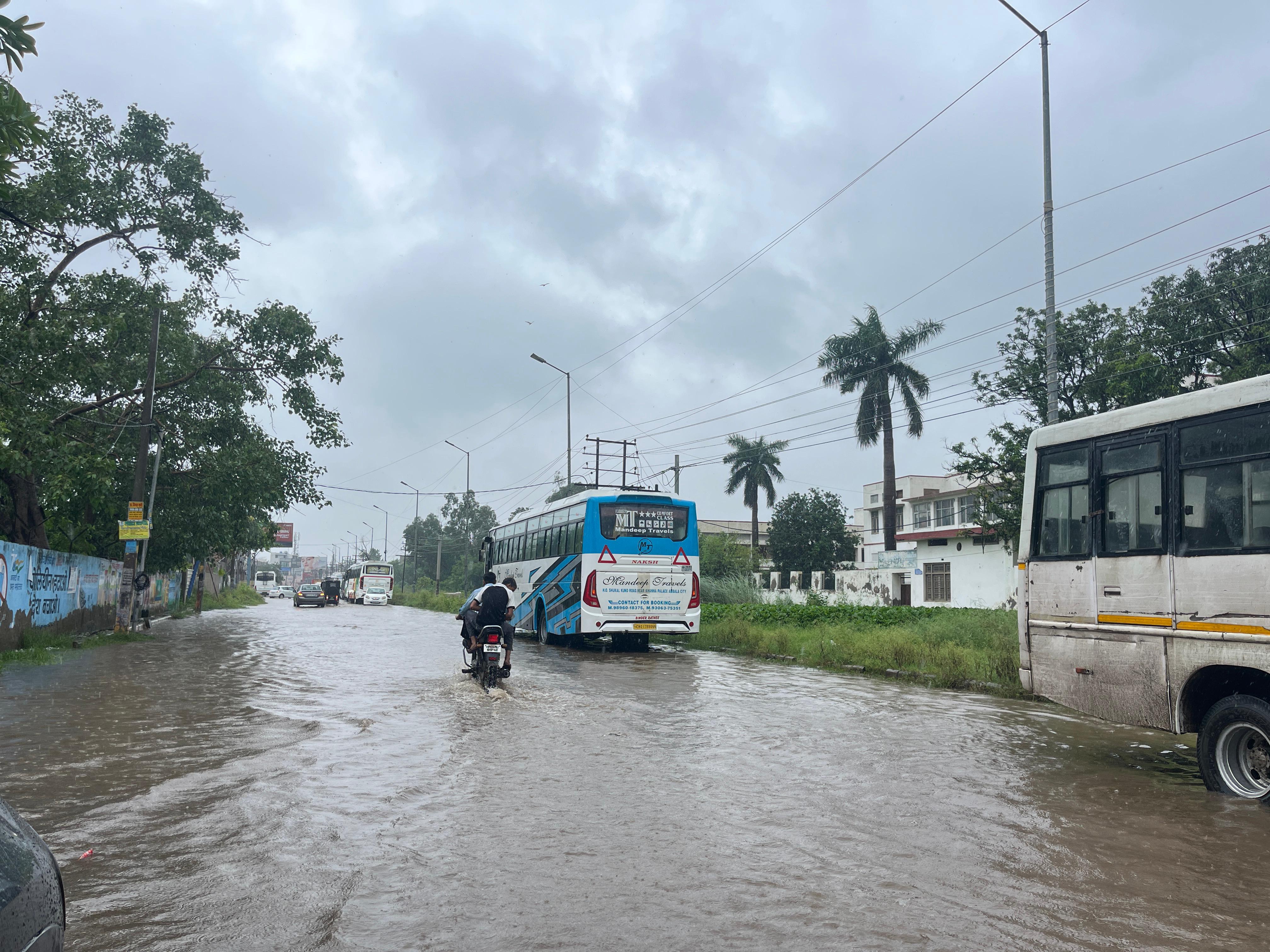 intermittent-rain-ambala-waterlogging-vehicle-problems | Ambala News