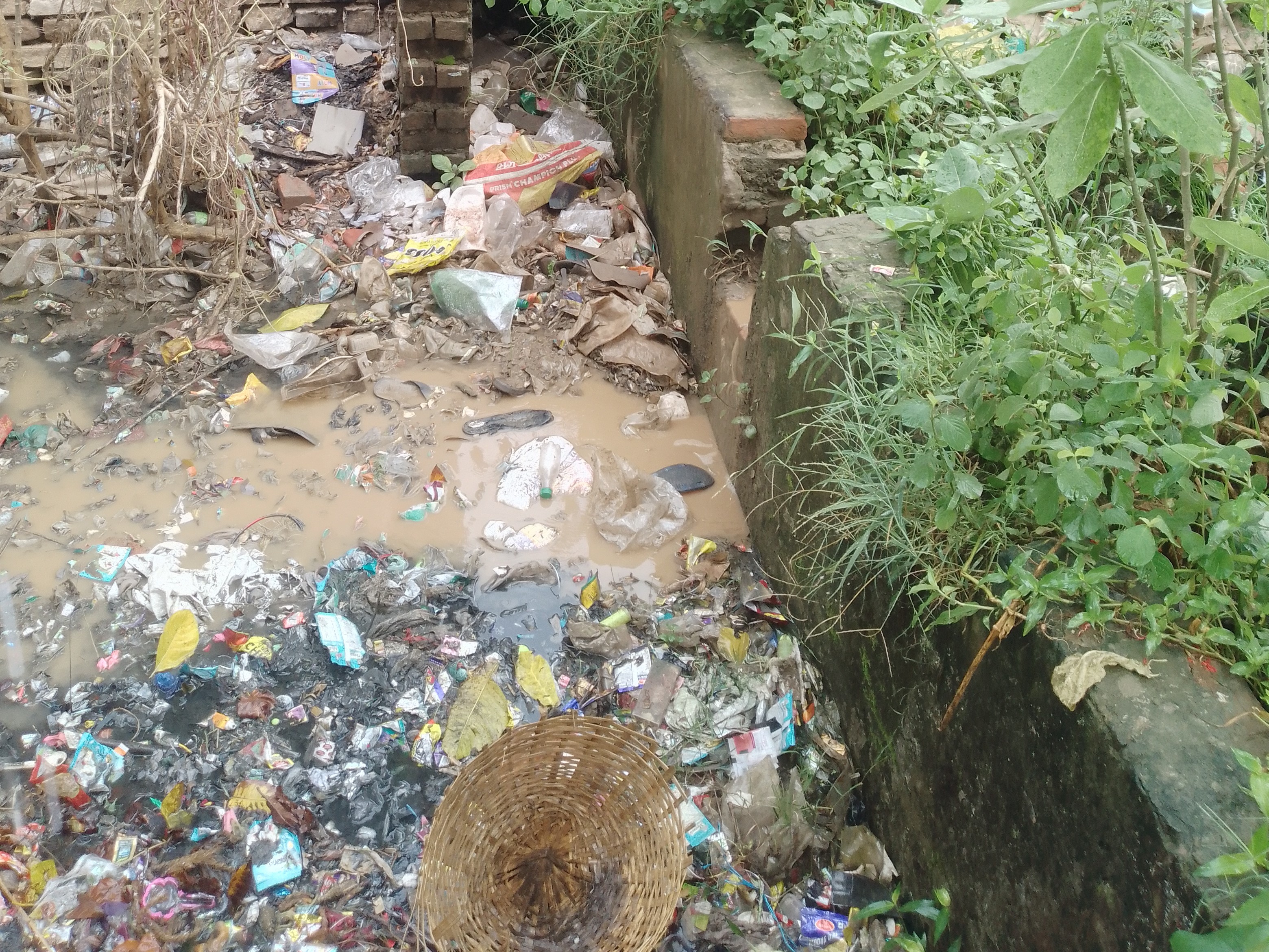 Open drains in Patiha pose health risk