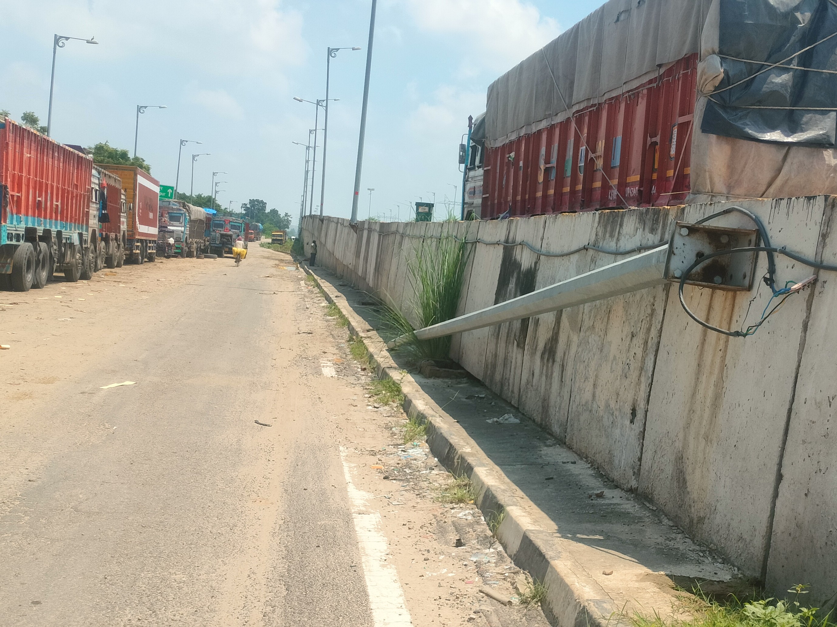 Street light pole in Mirzapur has been fallen for months