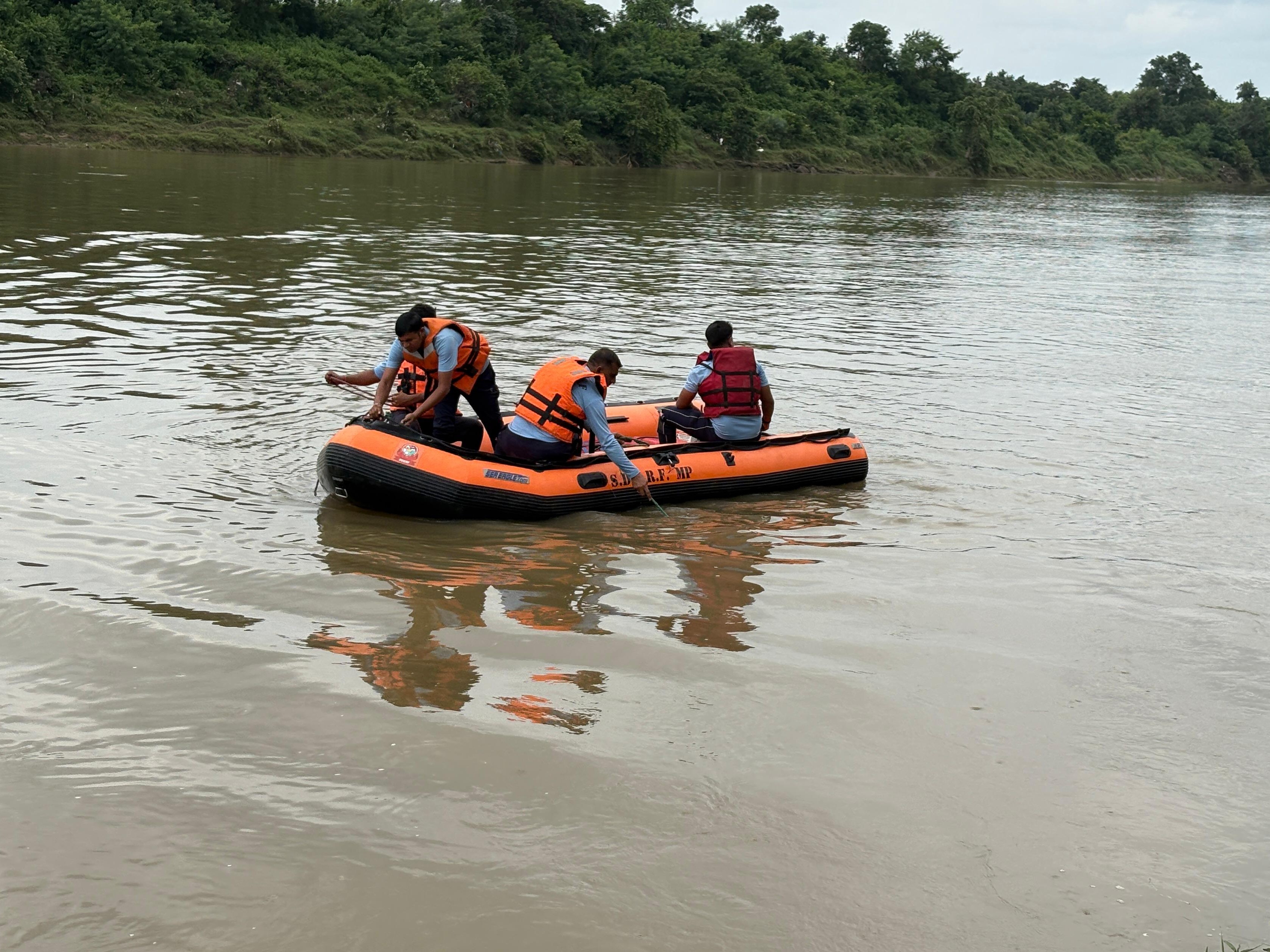 A minor who went to bathe in Parvati with her father drowned | पिता के ...