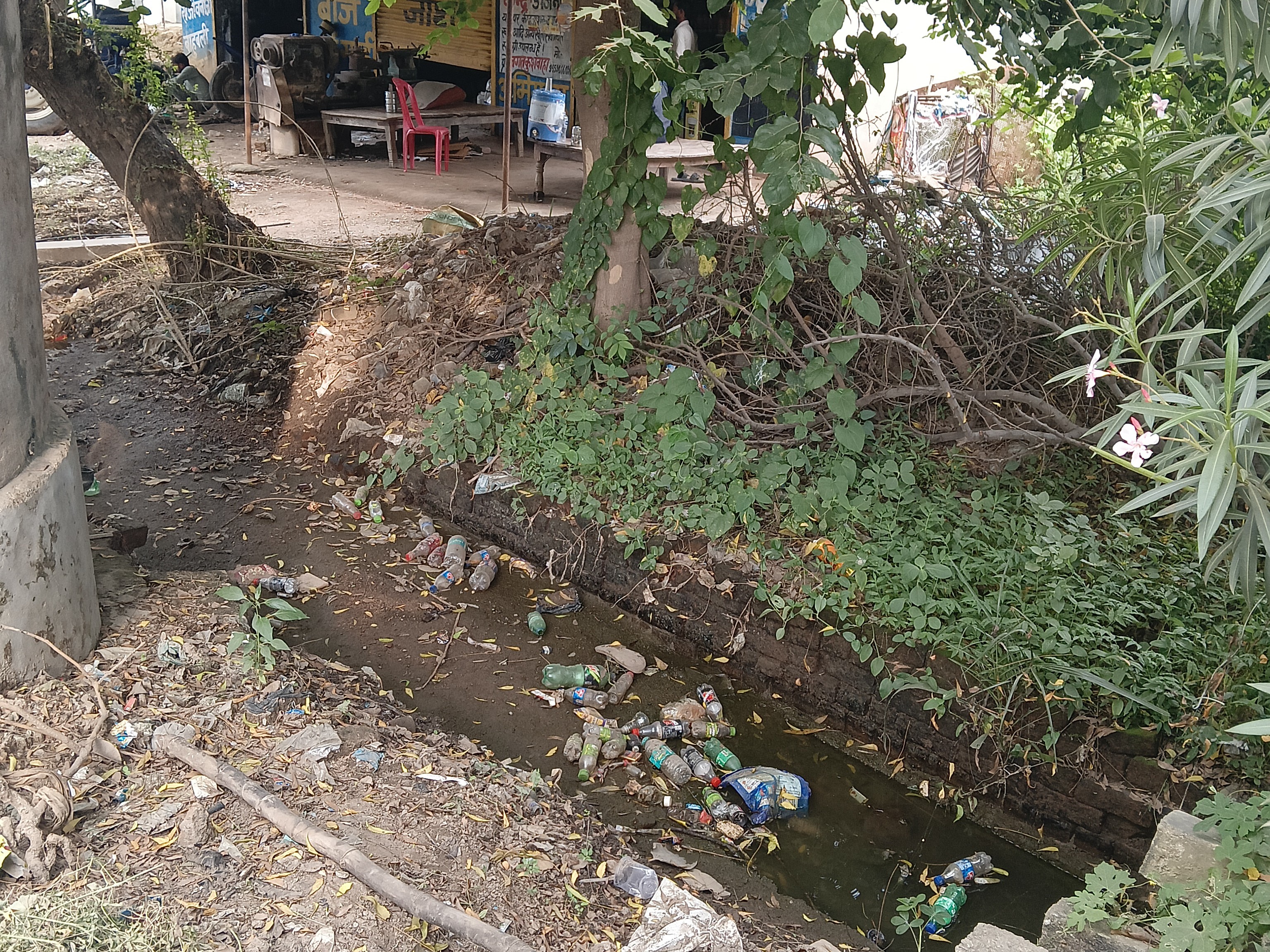 The condition of drains in Ajanar is bad | अजनर में नालियों की स्थिति ...