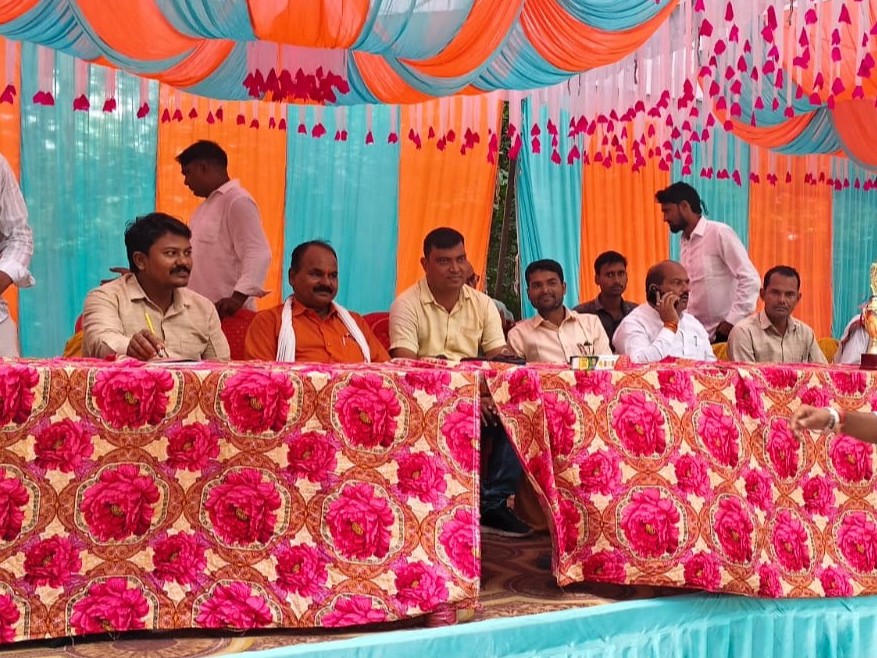 Organizing a cricket tournament in village Ithara | ग्राम इटहरा में ...