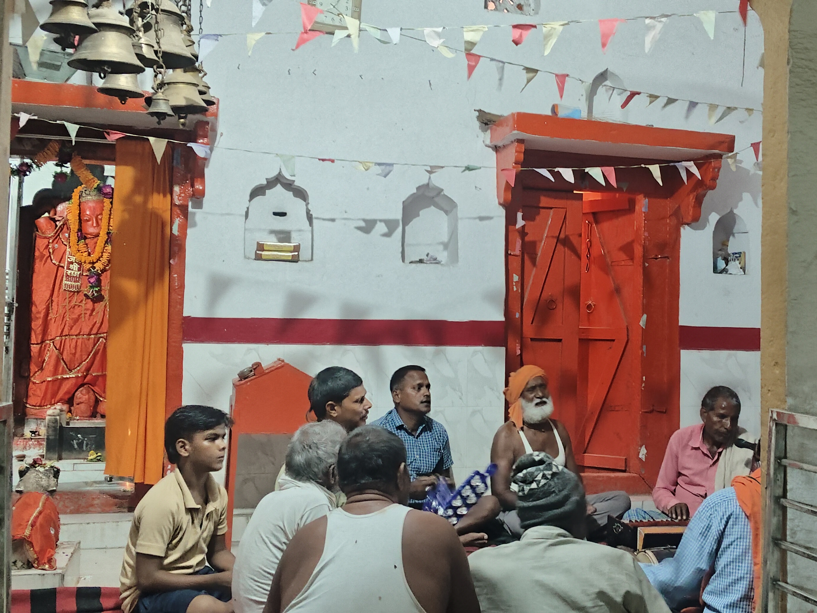 Crowd of devotees gathered at Hanuman temple of Tilori | तिलौरी के ...