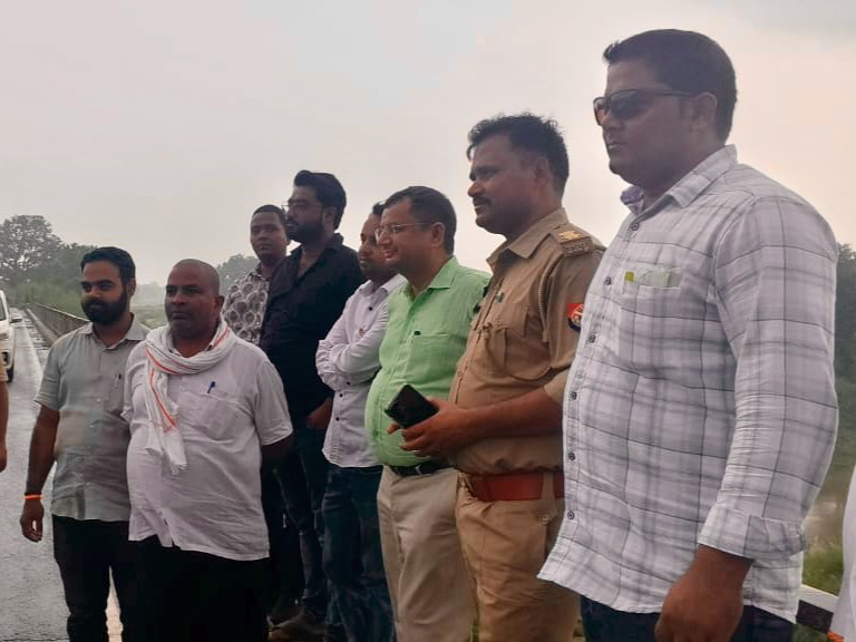 Inspection of the pit for idol immersion in Mubarakpur