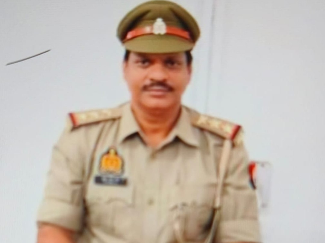 The new SHO took charge at Chopan police station. | चोपन थाने में नए ...
