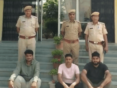 Three gangsters of gangster groups 0056 and 5600 arrested | गैंगस्टर ...