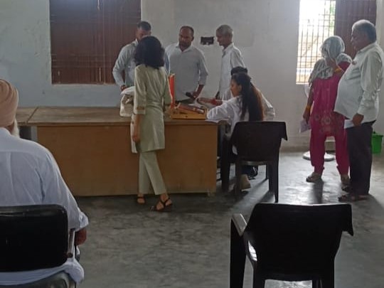 Free eye check-up camp in Kuhera village | कुहेड़ा गांव में निःशुल्क ...