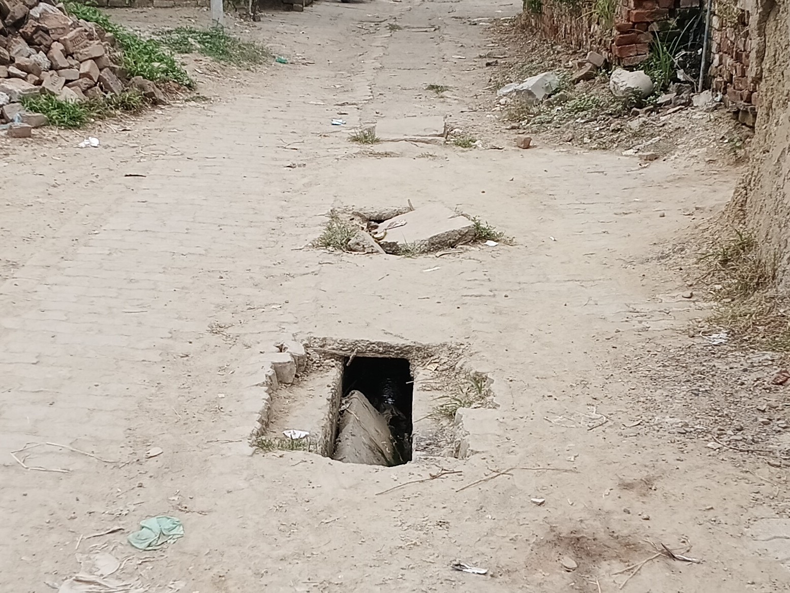 Broken drain cover creates trouble in Murlipur