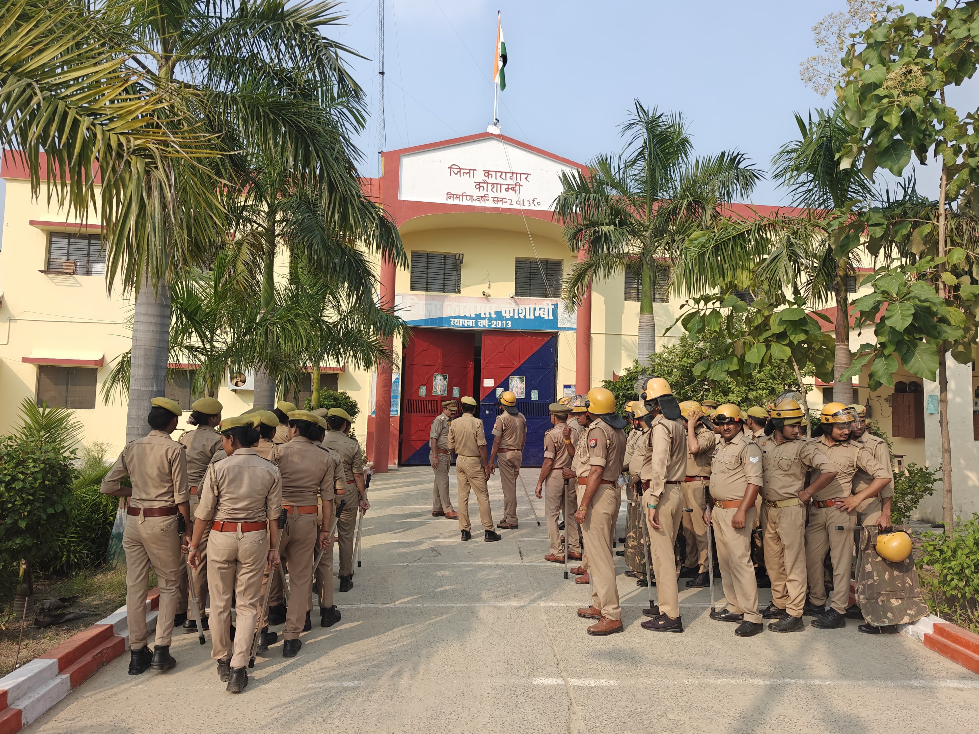 DM-SP inspected Kaushambi District Jail | कौशाम्बी जिला कारागार का डीएम ...