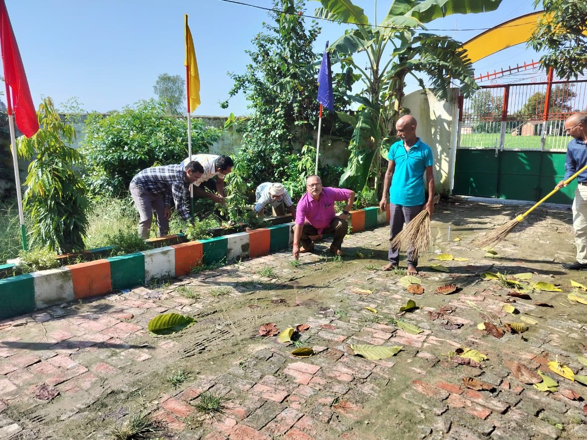 Cleanliness drive launched at PM Shri School Semri in Gorakhpur ...