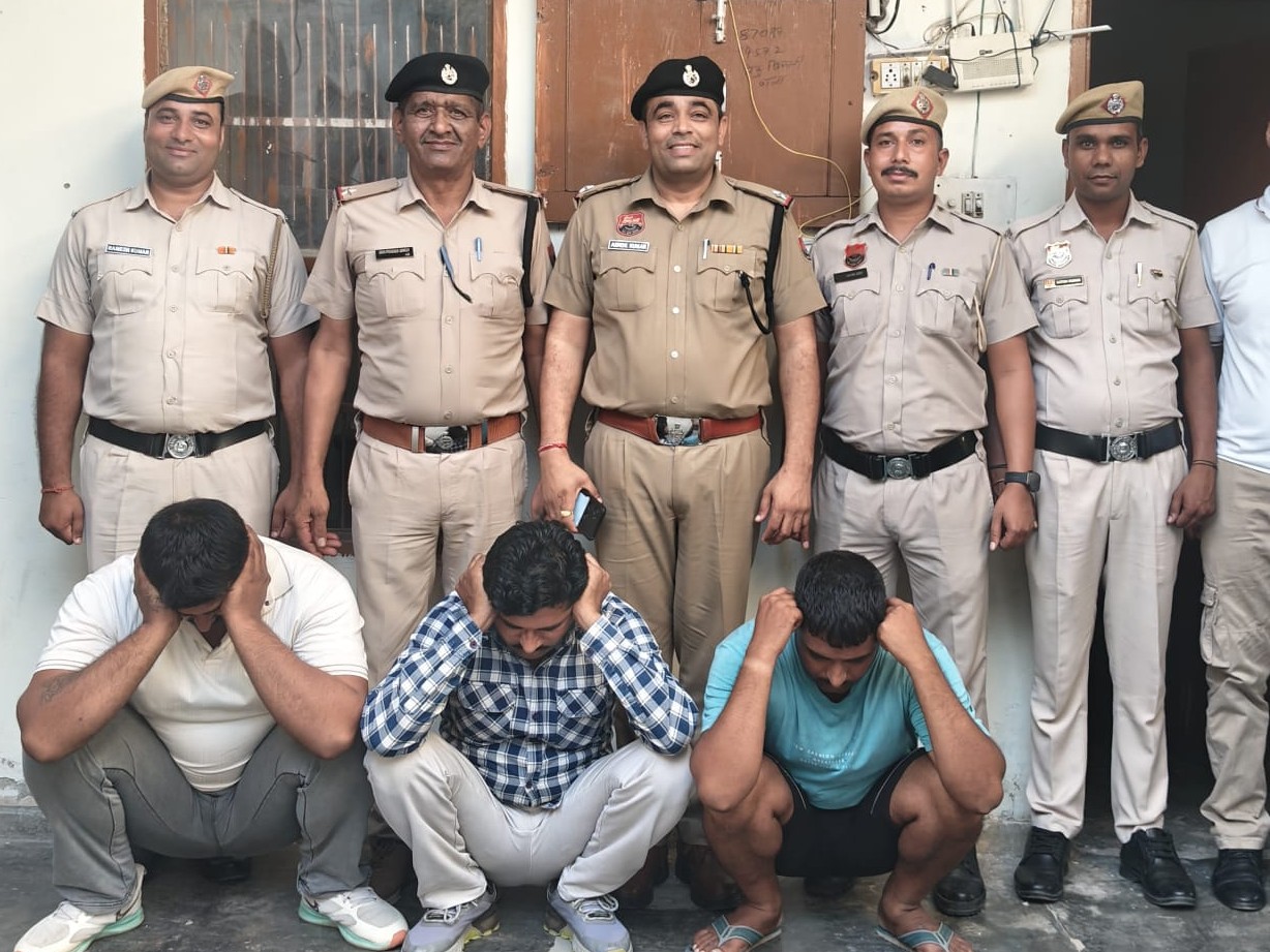 Sirsa SI ASI Haryana Police Uniforms Two Youth Wearing Arrest | सिरसा ...